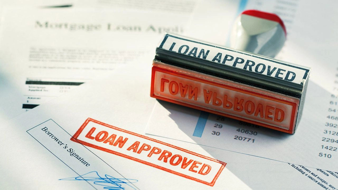 What are the different types of mortgage lenders and how do you choose one?